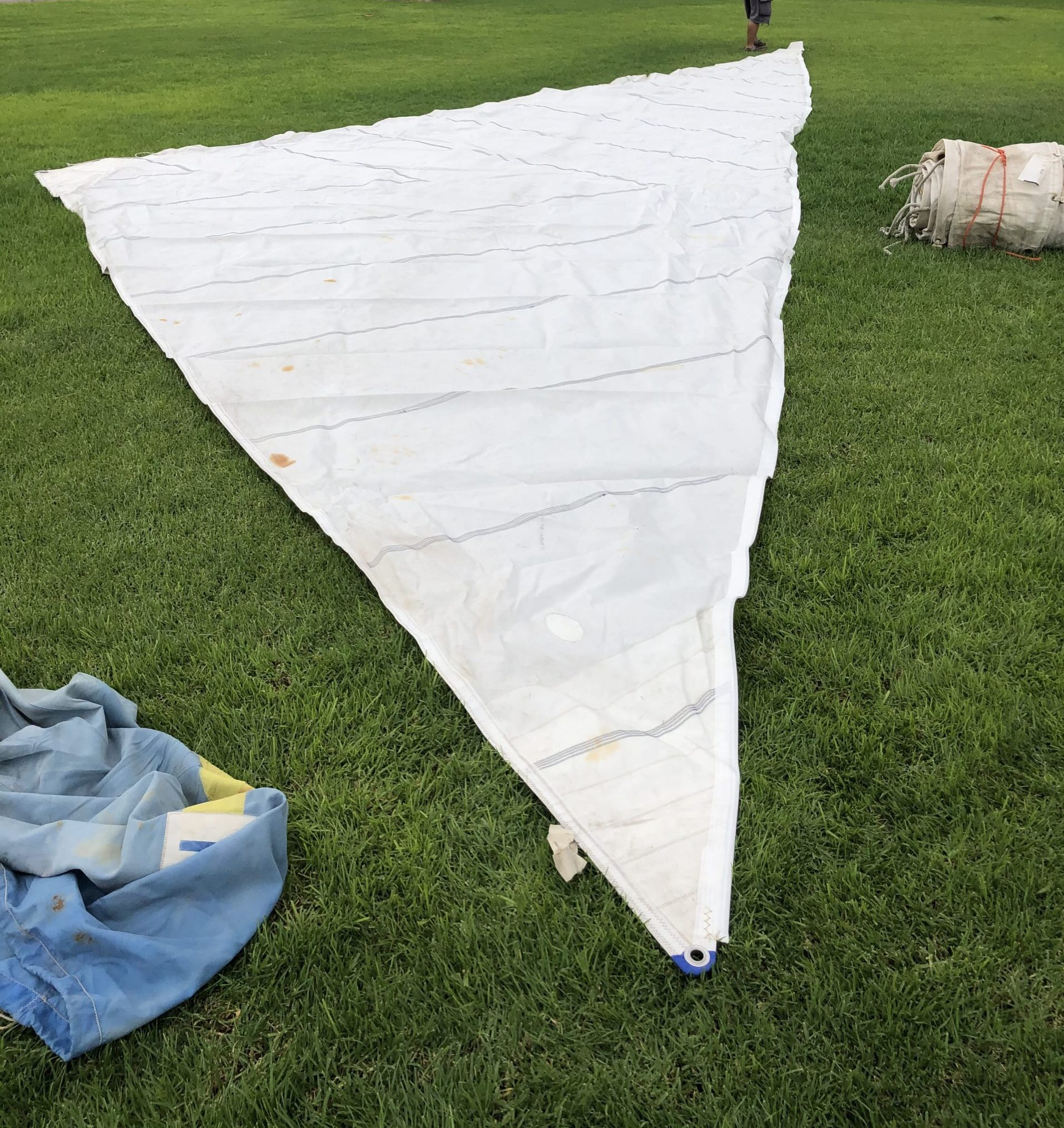 Vela - Foque Genova Mosquetones Ligeros | SPINNAKER NÁUTICA VALENCIA